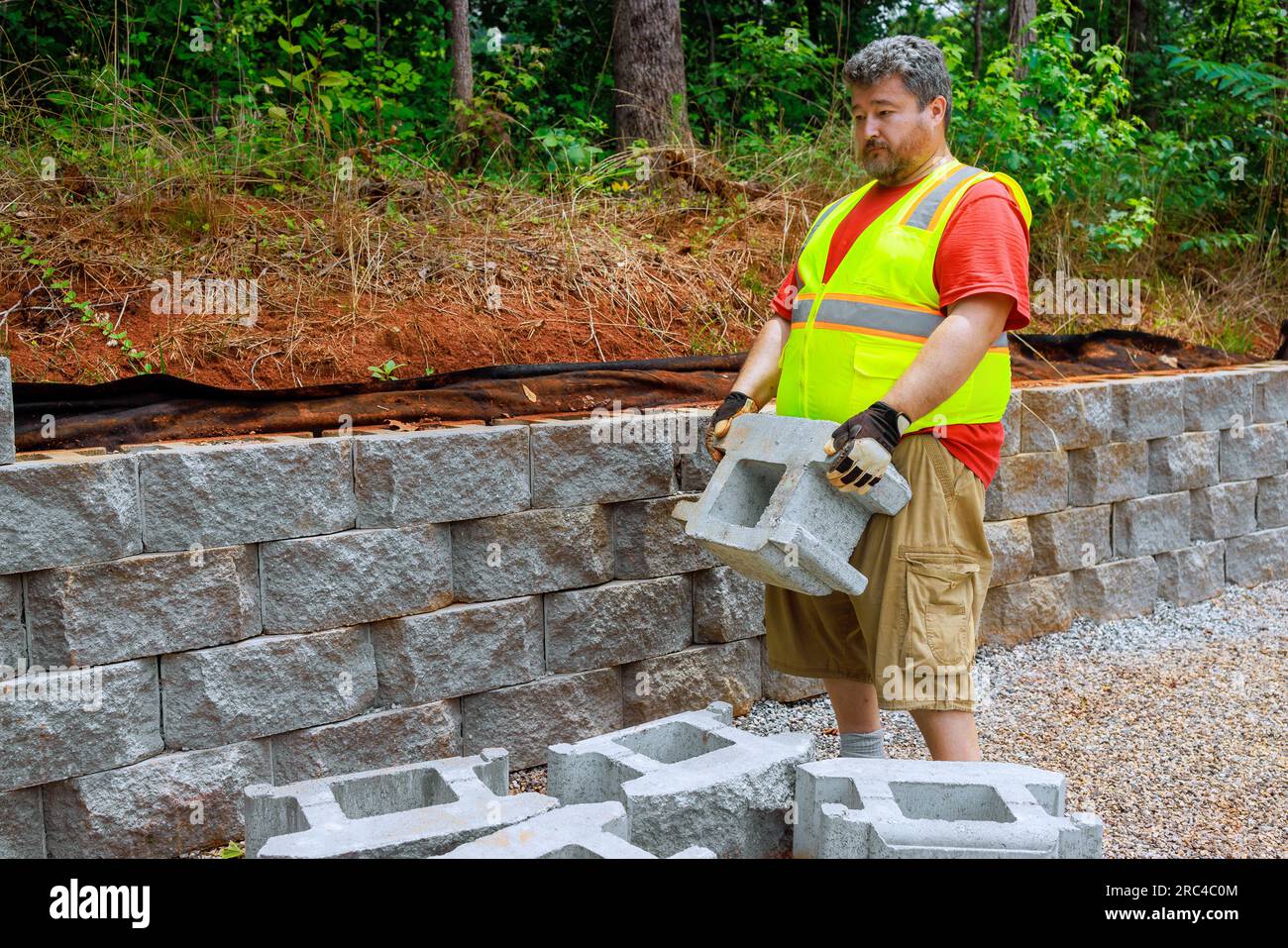 Retaining wall foundation garden hi-res stock photography and images ...