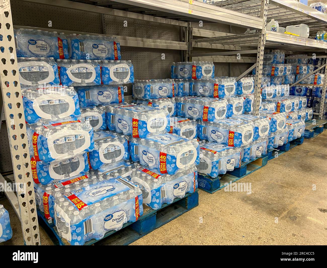 Bottled water supermarket shelf hi-res stock photography and images - Alamy