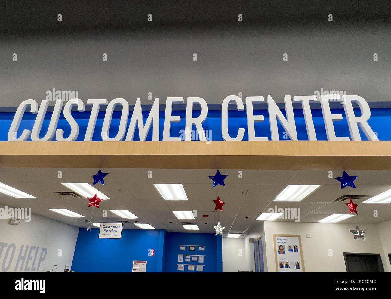 Customer service counter hi-res stock photography and images - Alamy