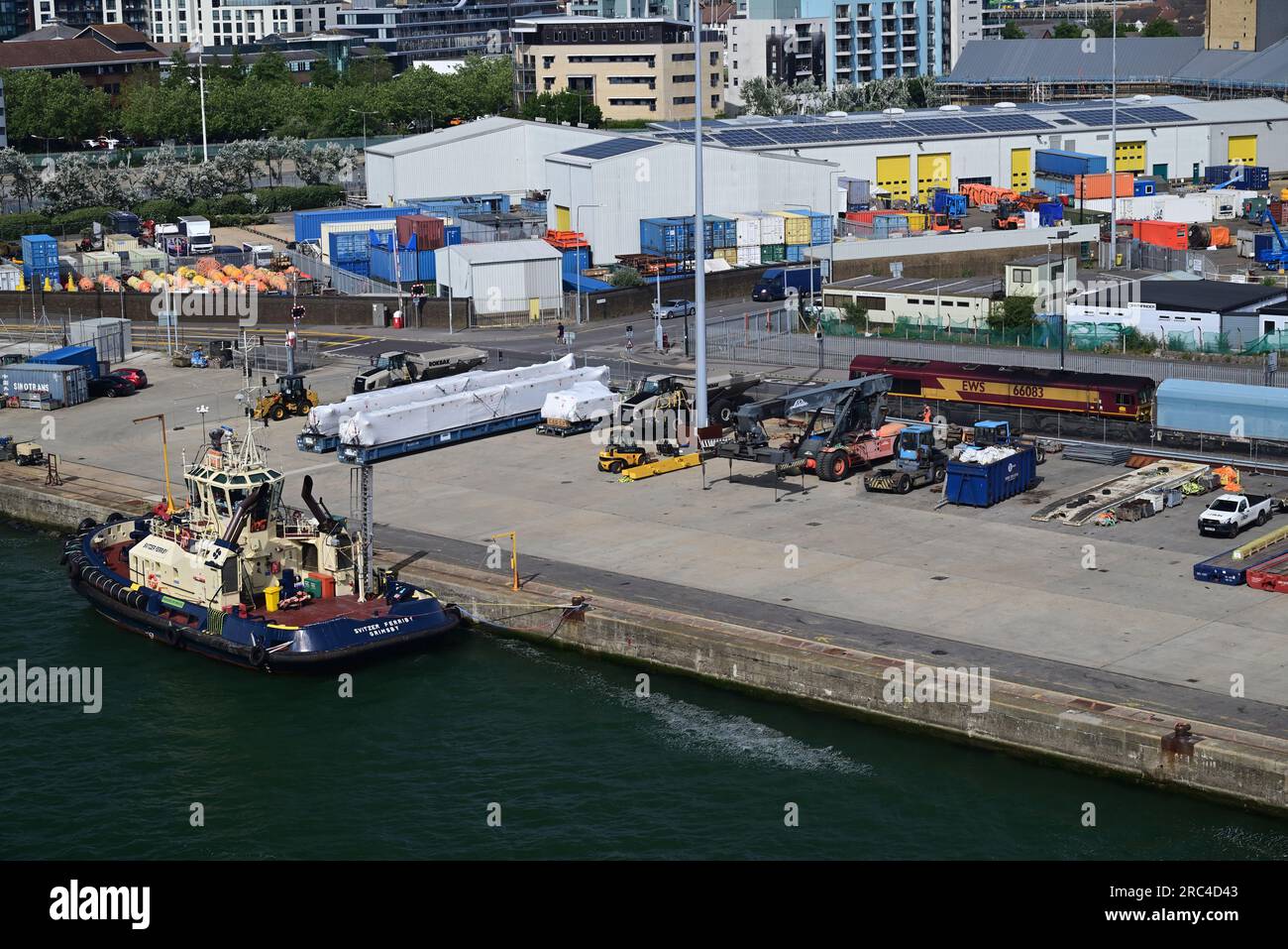 EWS Class 66 diesel-electric freight locomotive No 66083 heading a car ...