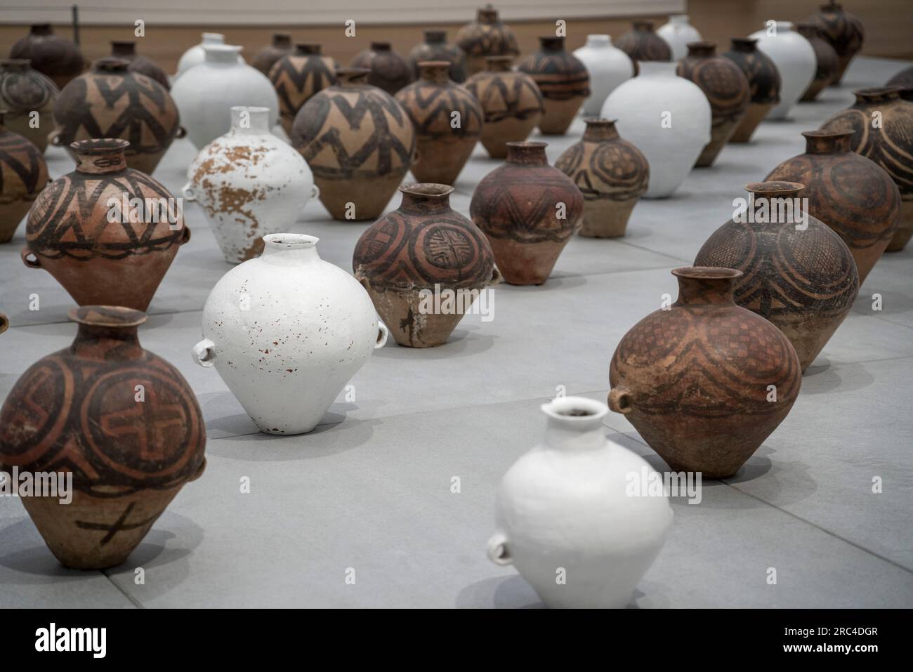 Ancient Chinese pottery pots with retro patterns and exquisite ...