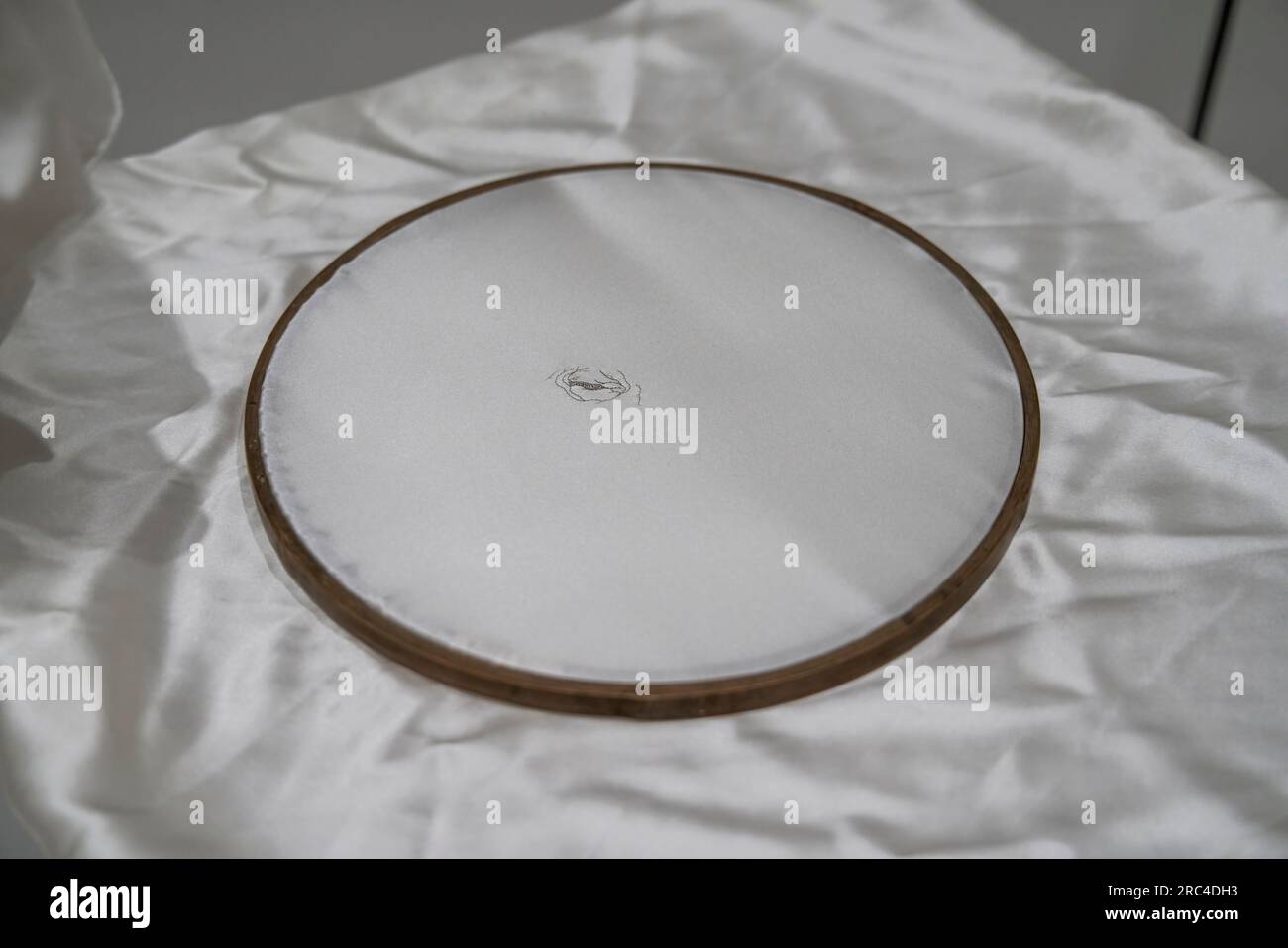 China making silk painting hi-res stock photography and images - Alamy