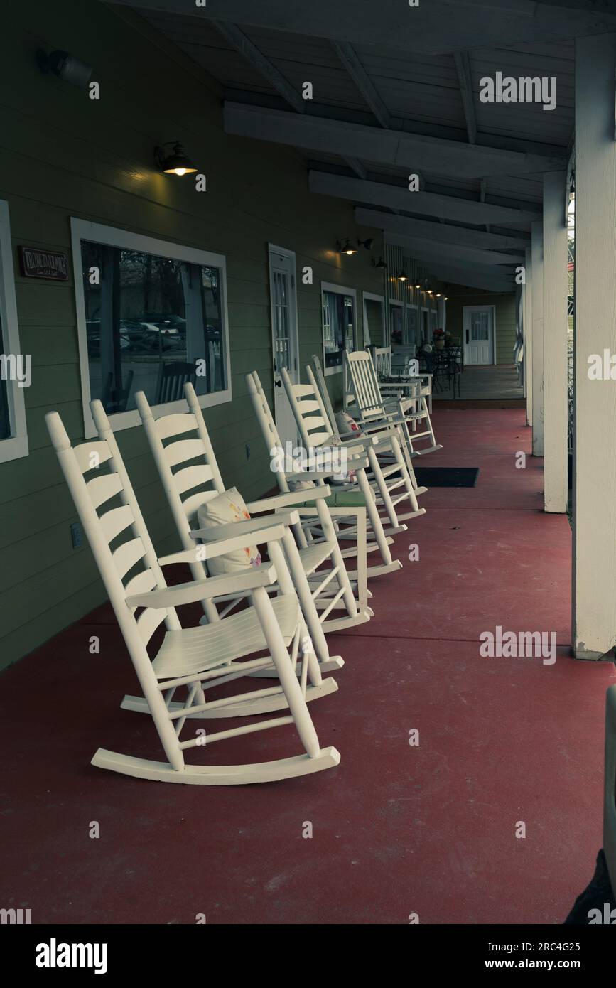 Empty rocking chairs hi-res stock photography and images - Alamy