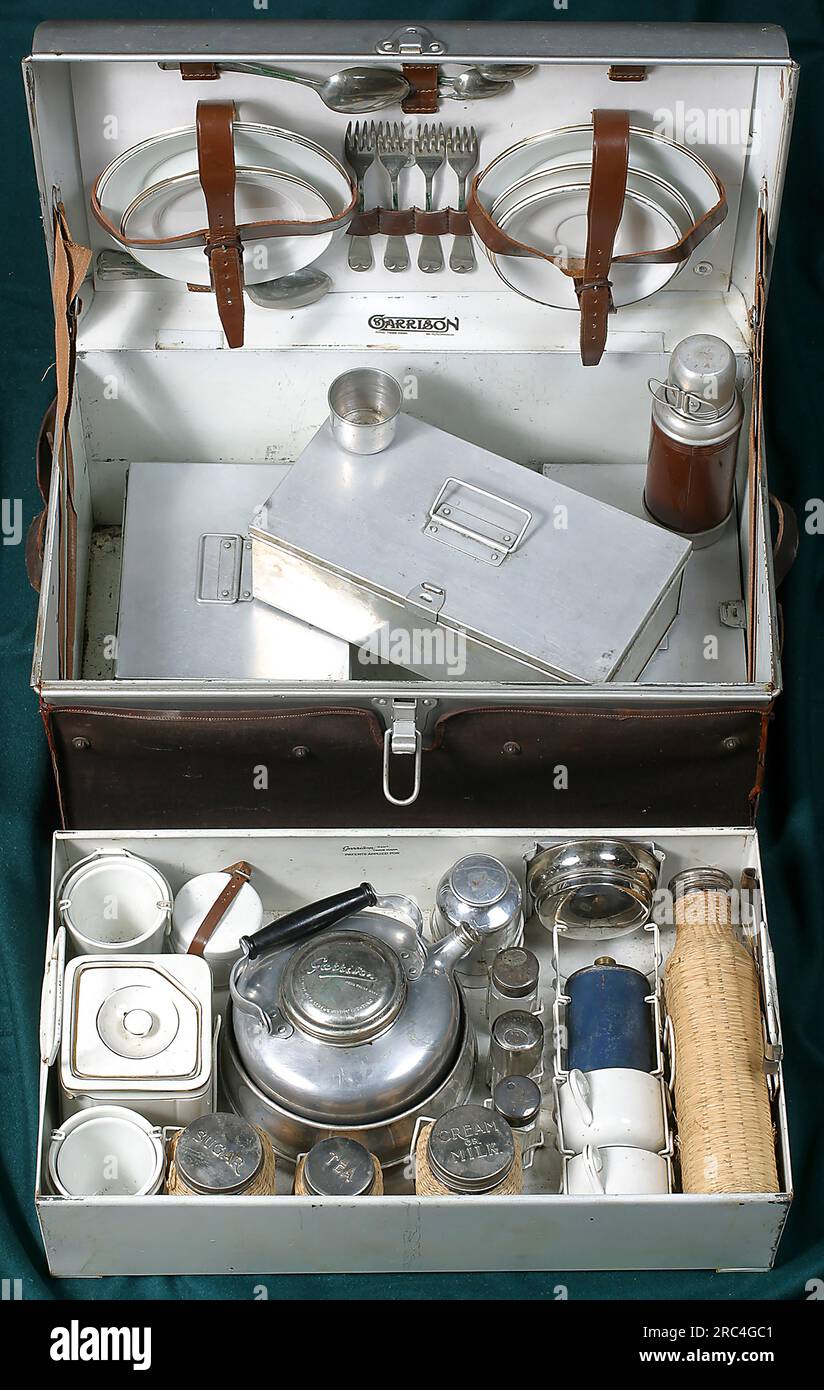 A vintage picnic set Stock Photo - Alamy