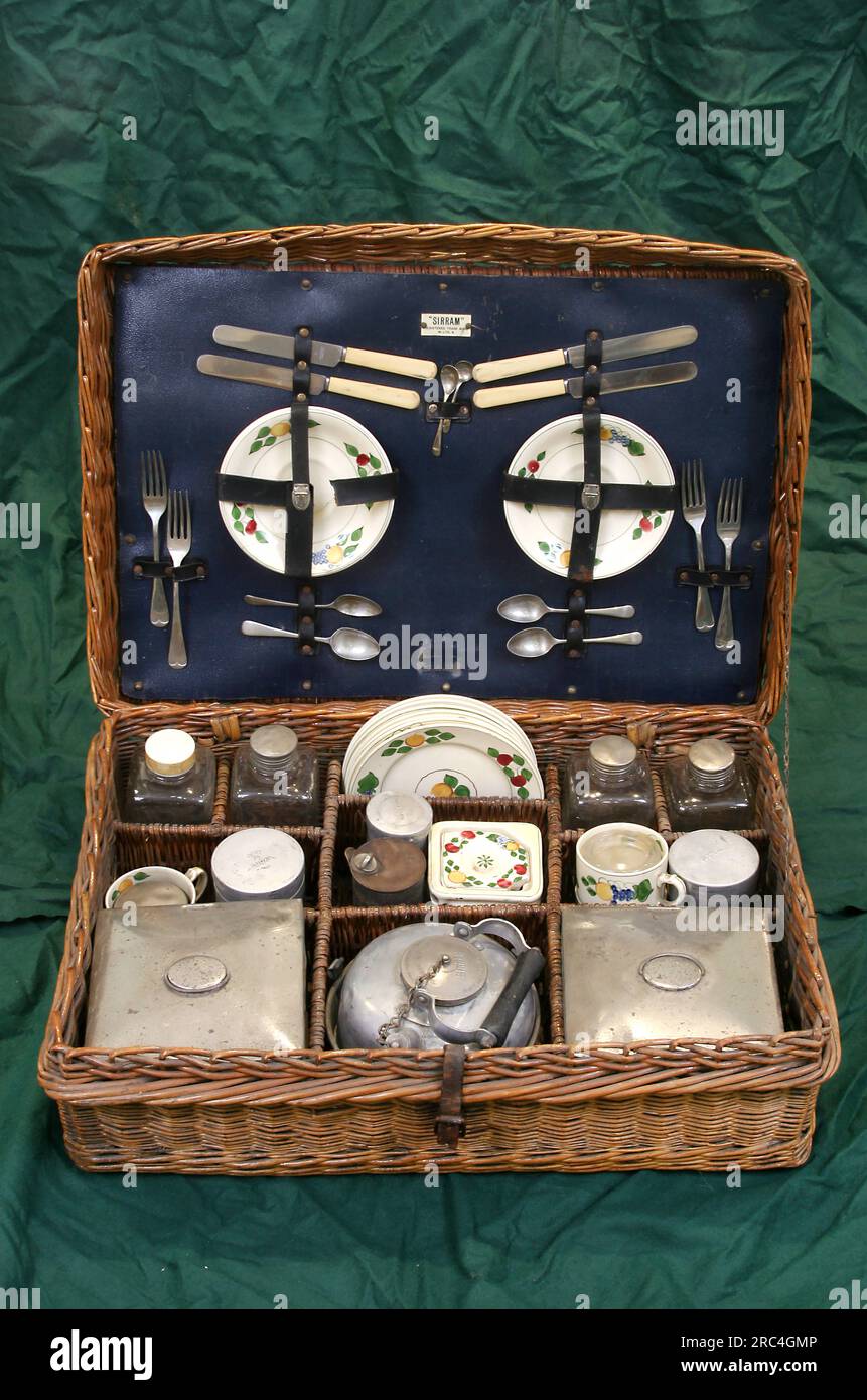 A vintage picnic set in a wicker basket Stock Photo - Alamy