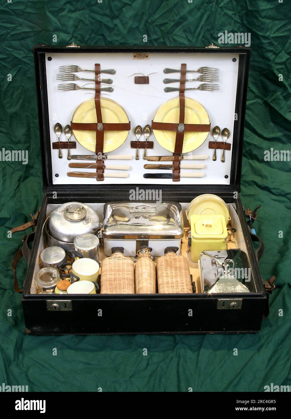 A vintage picnic set Stock Photo - Alamy