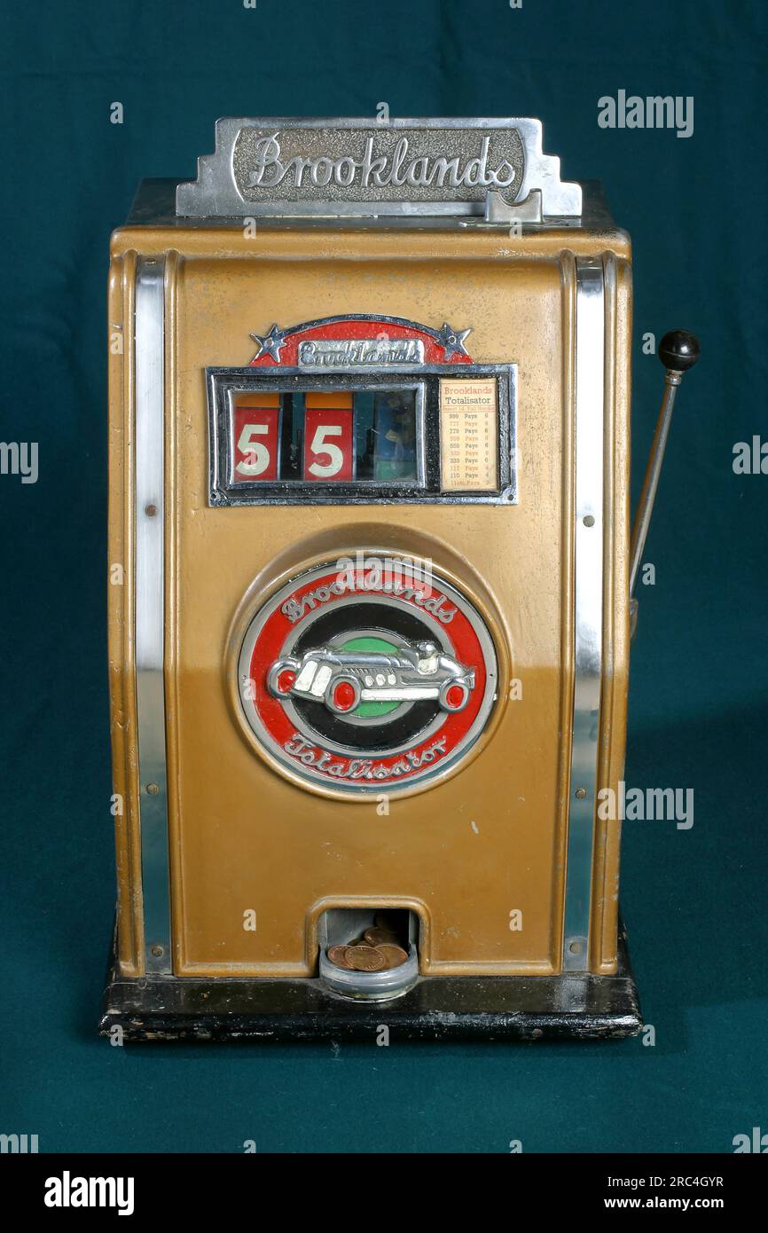 A vintage one armed bandit Stock Photo - Alamy