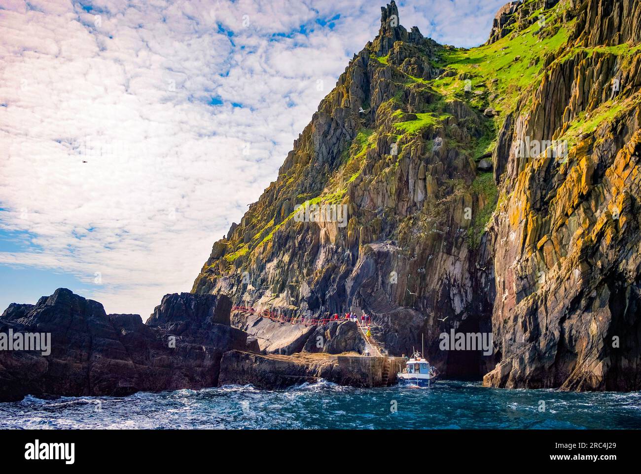 Beehive Huts at the UNESCO World Heritage site, Skellig Michael ...
