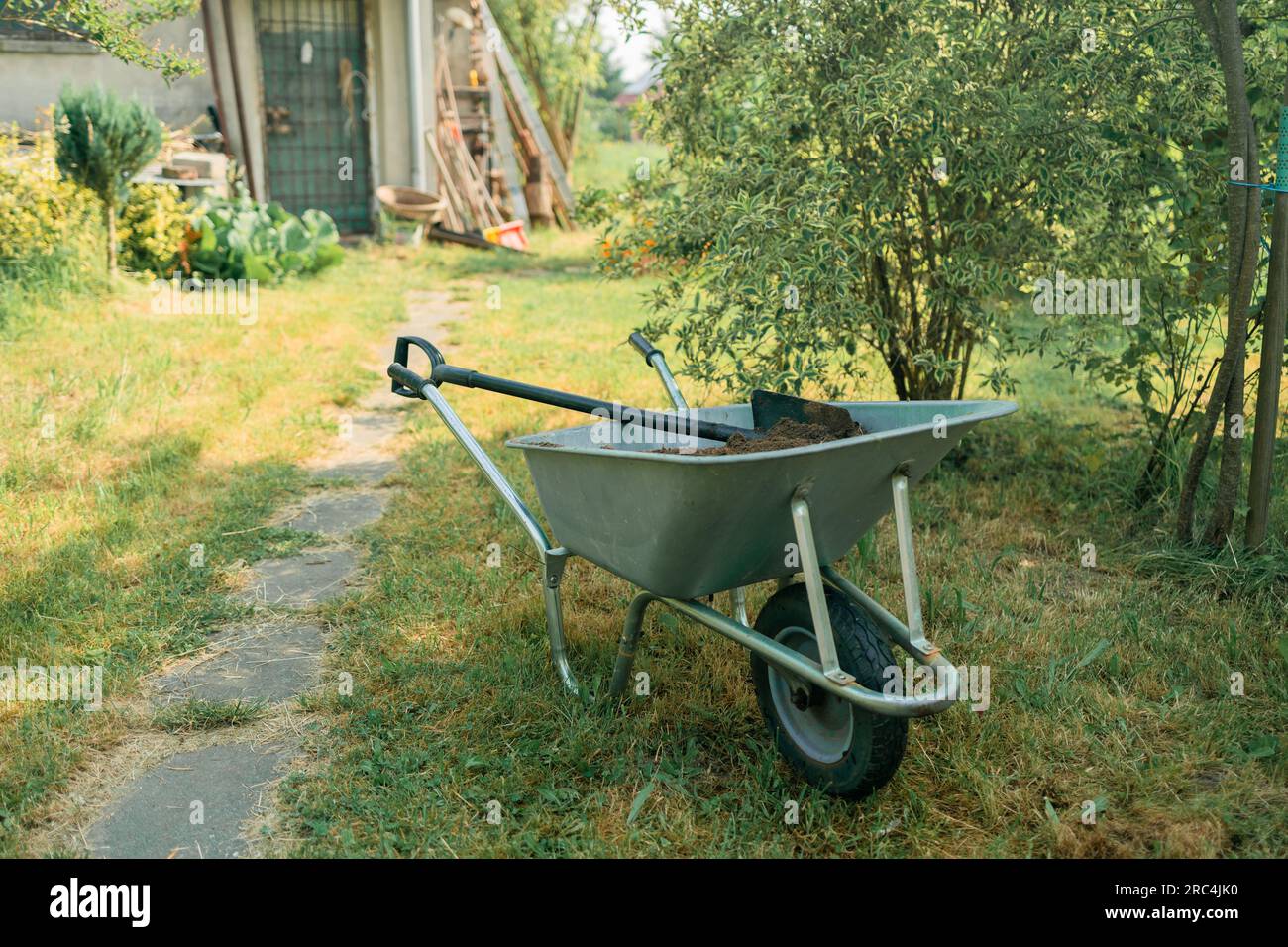 Garden cart with peat on the lawn close-up Stock Photo - Alamy