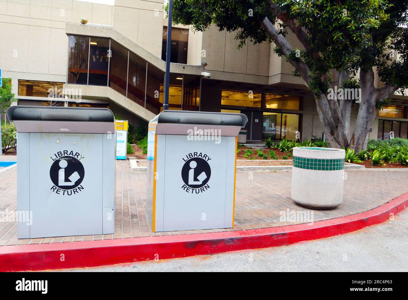 Library book return hi-res stock photography and images - Alamy