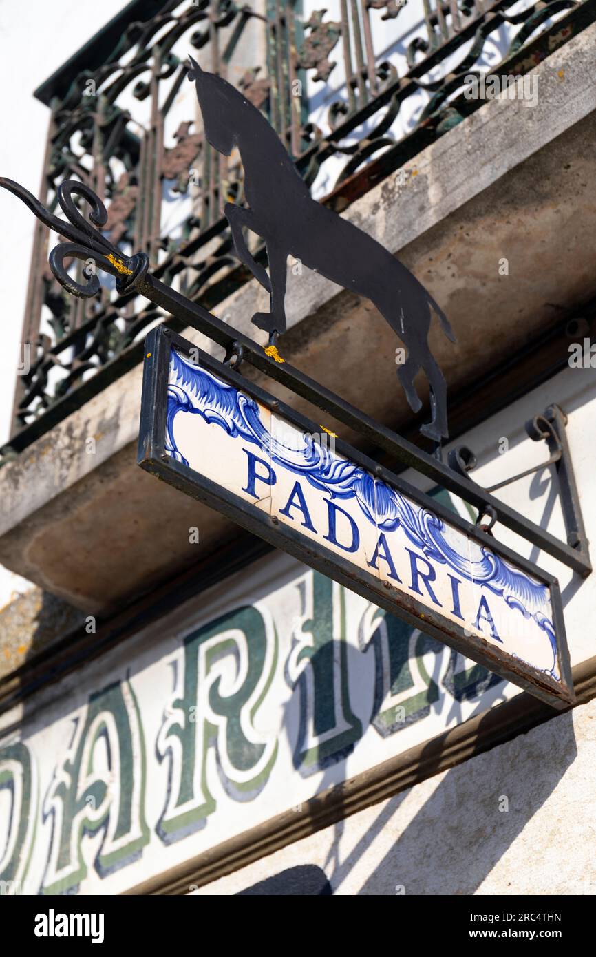 Metal sign bracket hi-res stock photography and images - Alamy