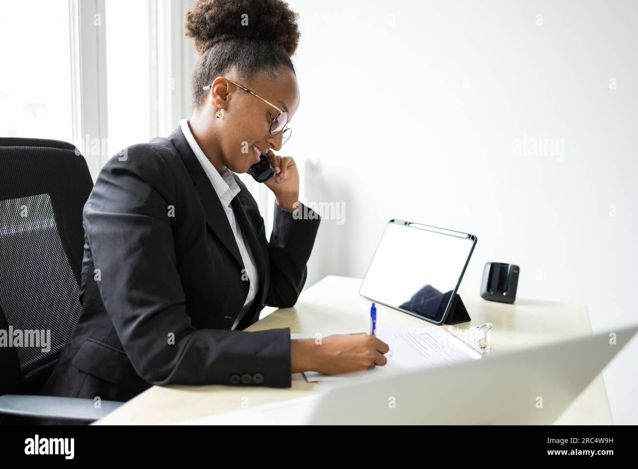 Bank concentrate hi-res stock photography and images - Alamy