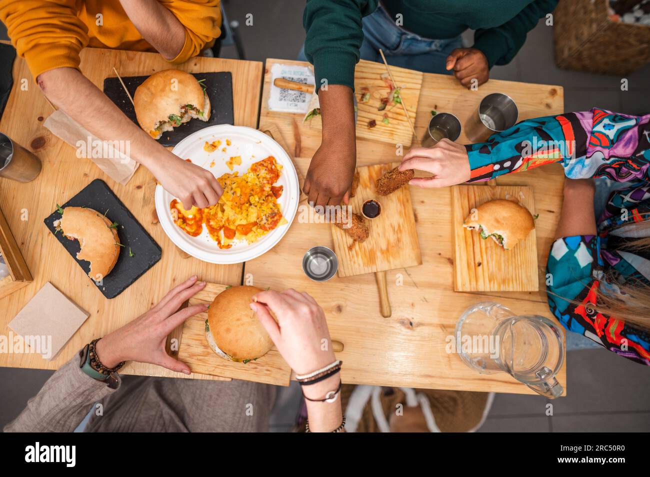 African eating junk food restaurant hi-res stock photography and images ...