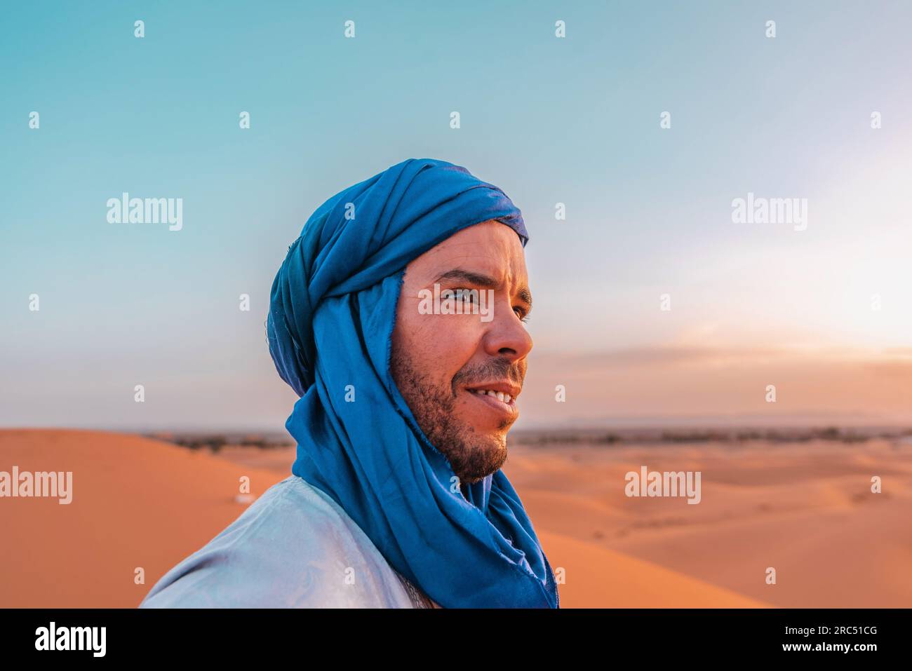 Tuareg wearing turban hi-res stock photography and images - Alamy