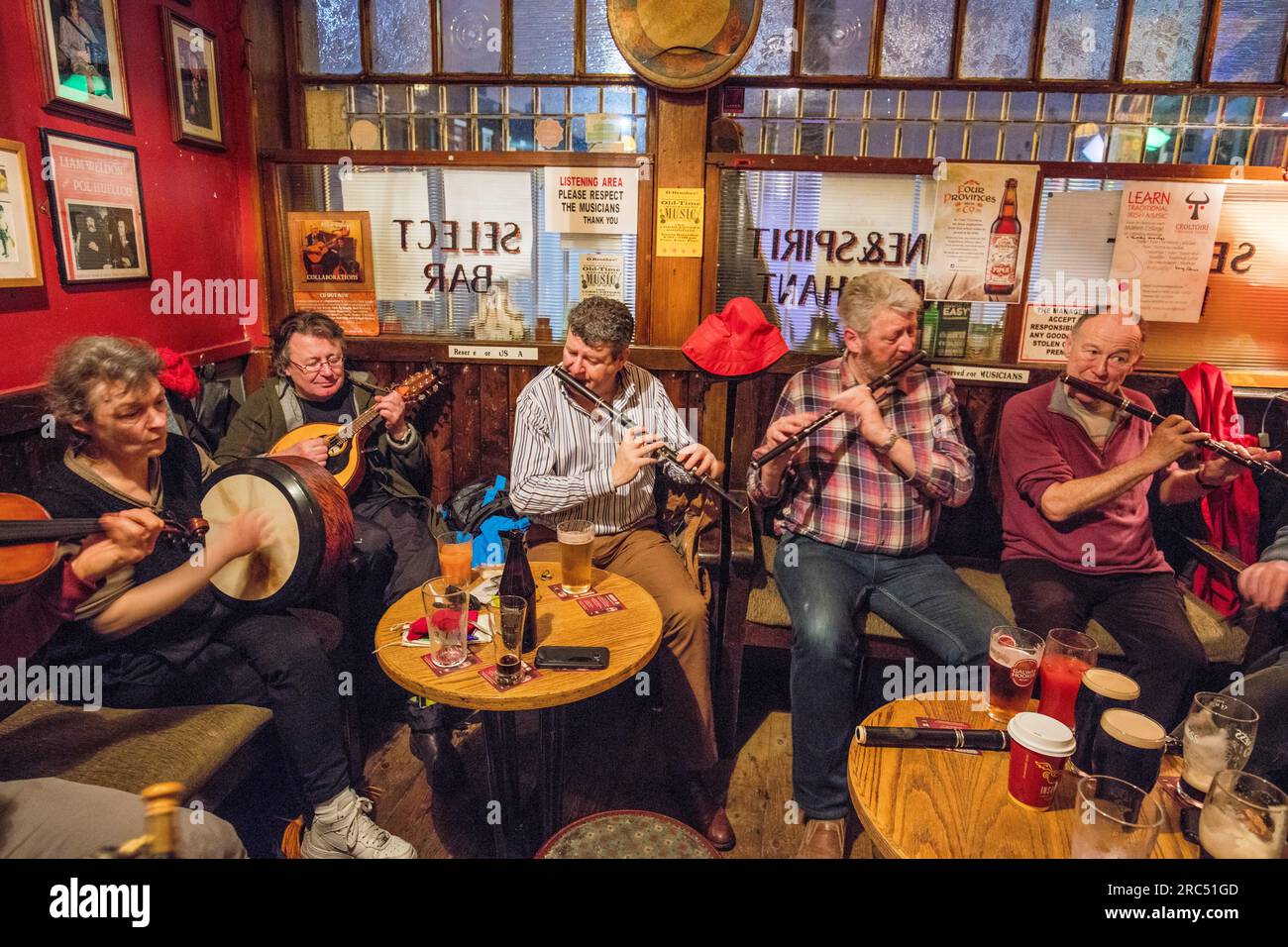 Irish traditional music hi-res stock photography and images - Alamy