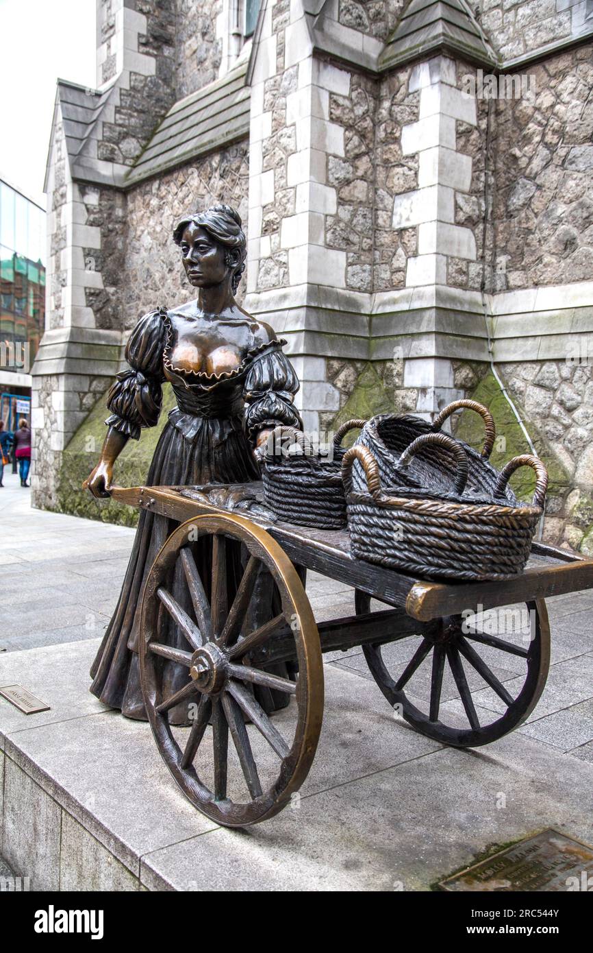 Dubli, Ireland, The Molly Malone Monument Stock Photo - Alamy