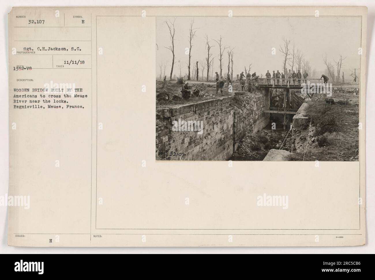 World war i crossing bridge hi-res stock photography and images - Alamy