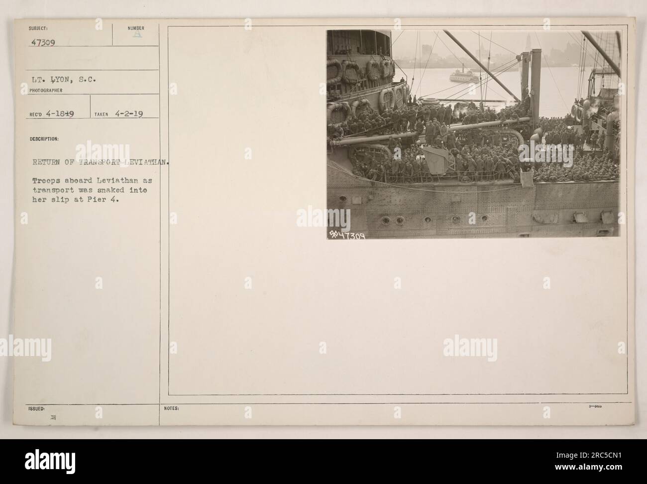 Troops returning on board the transport ship Leviathan as it docks at ...