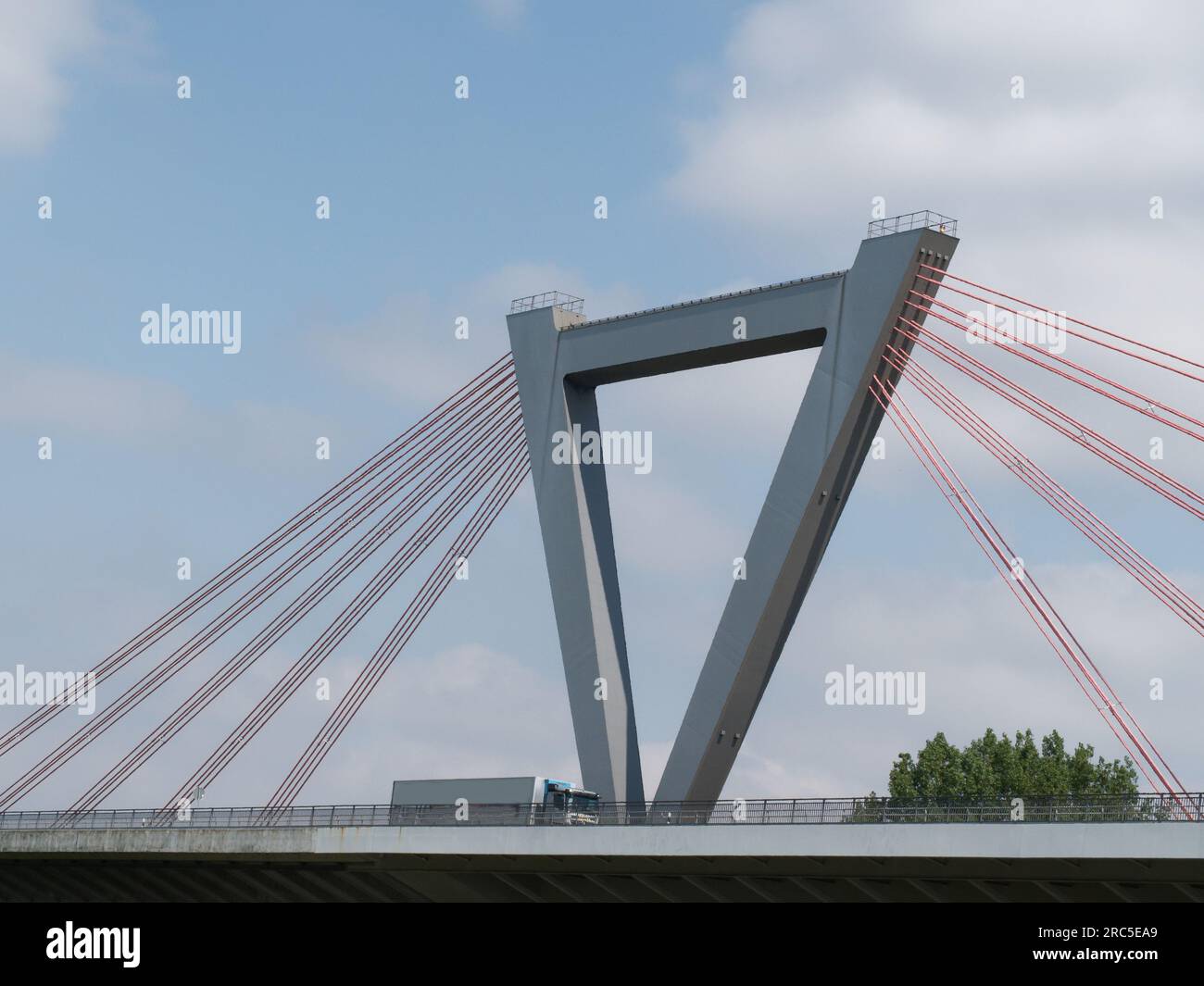 Modern bridge construction hi-res stock photography and images - Alamy