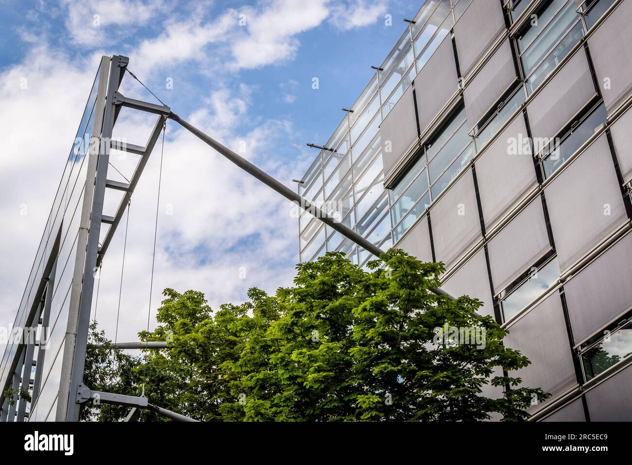 Fondation Cartier, a contemporary art museum, located in a glass ...