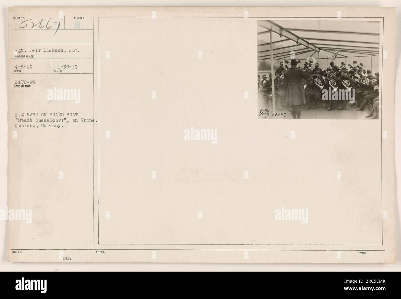 Musicians performing on cruise hi-res stock photography and images - Alamy