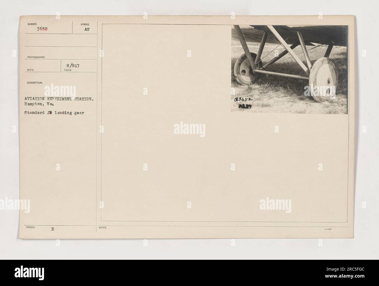 Standard jr landing gear hi-res stock photography and images - Alamy