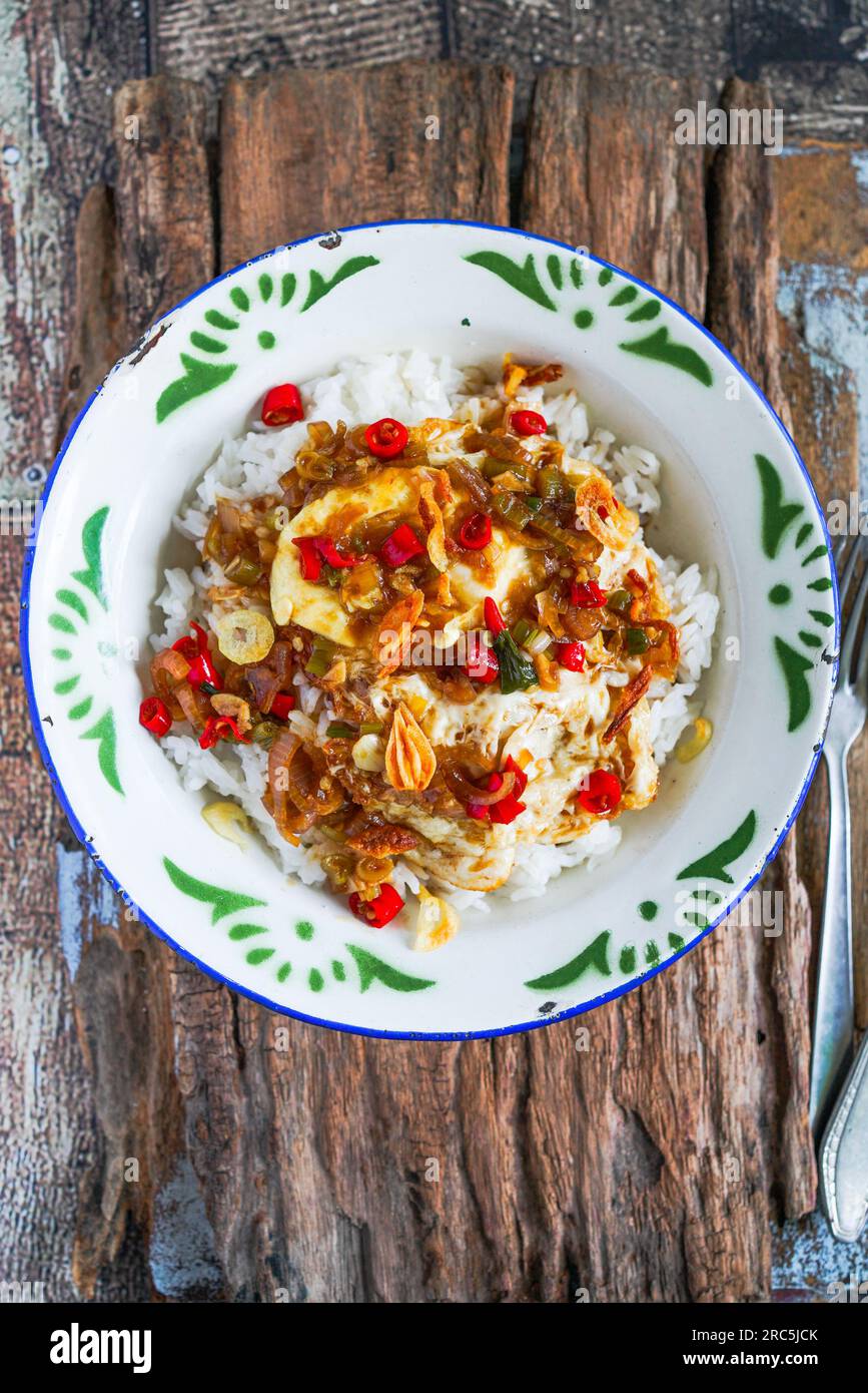 Nasi Telur Pontianak is White rice served with fried eggs cooked in ...