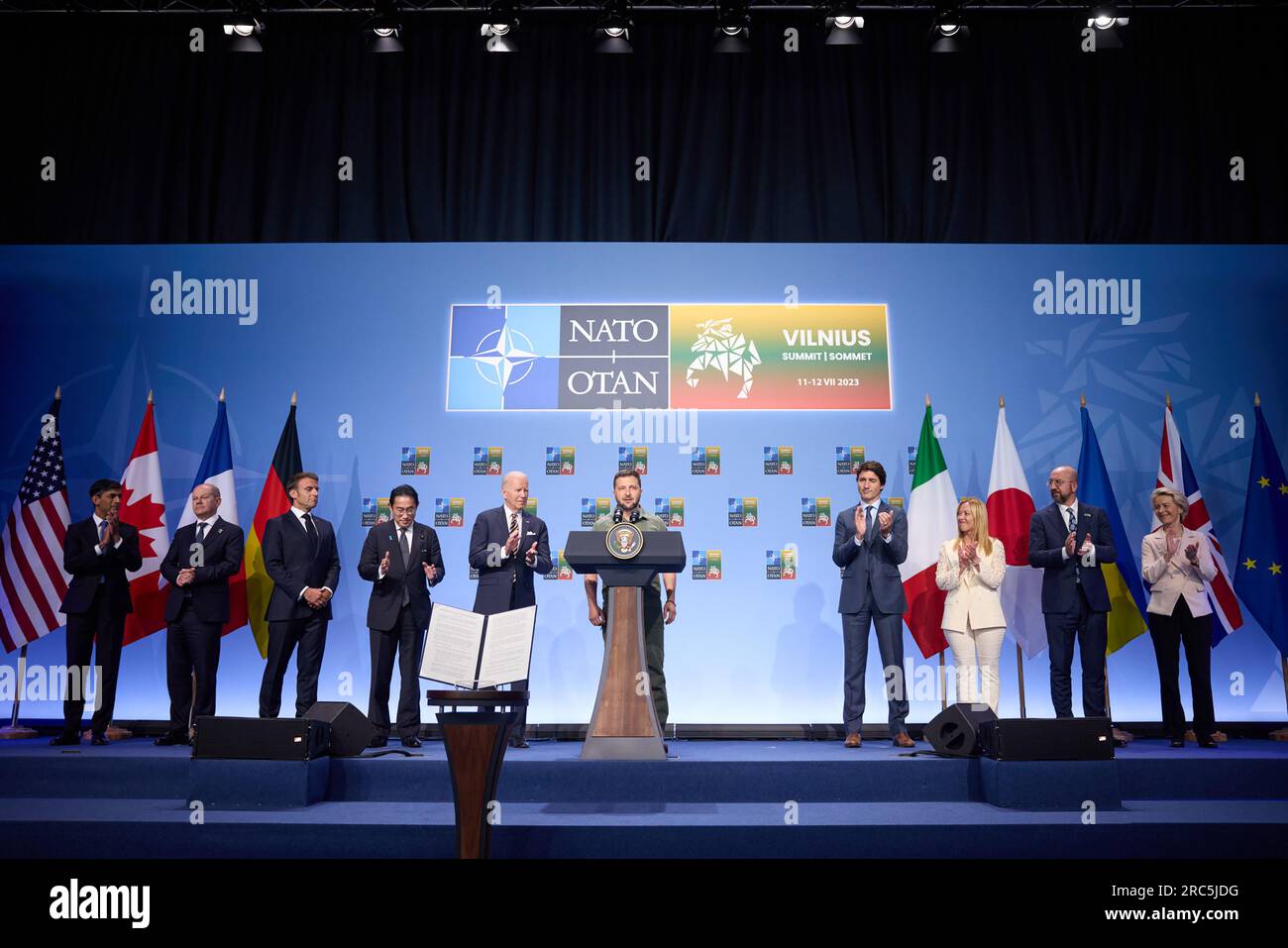 Volodymyr zelensky nato summit 2023 vilnius hi-res stock photography ...