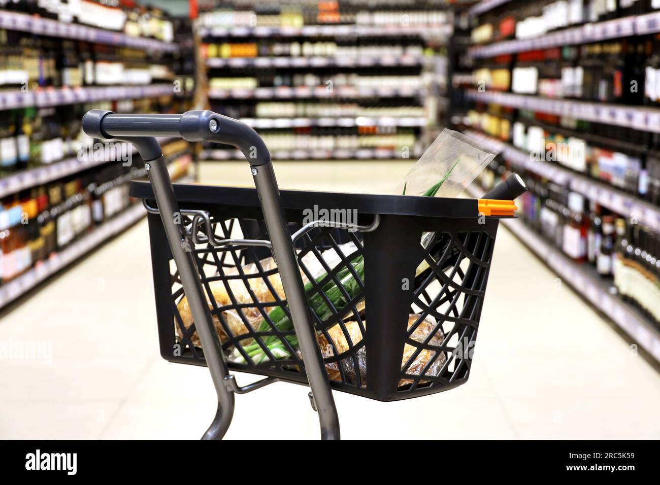 Shopping cart with food in a supermarket. Customers during sale Stock ...