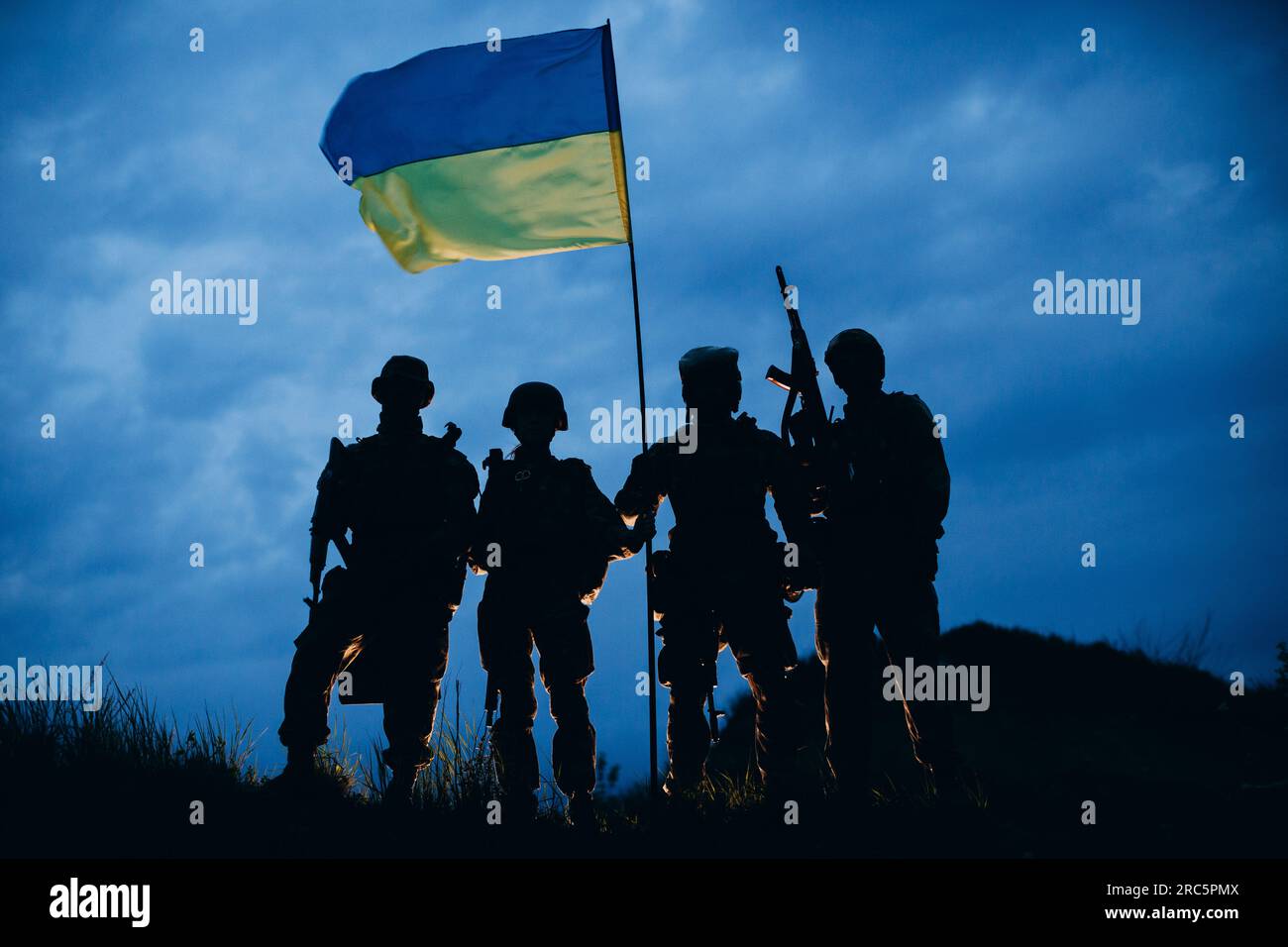 Ukraine soldiers holding flag hi-res stock photography and images - Alamy