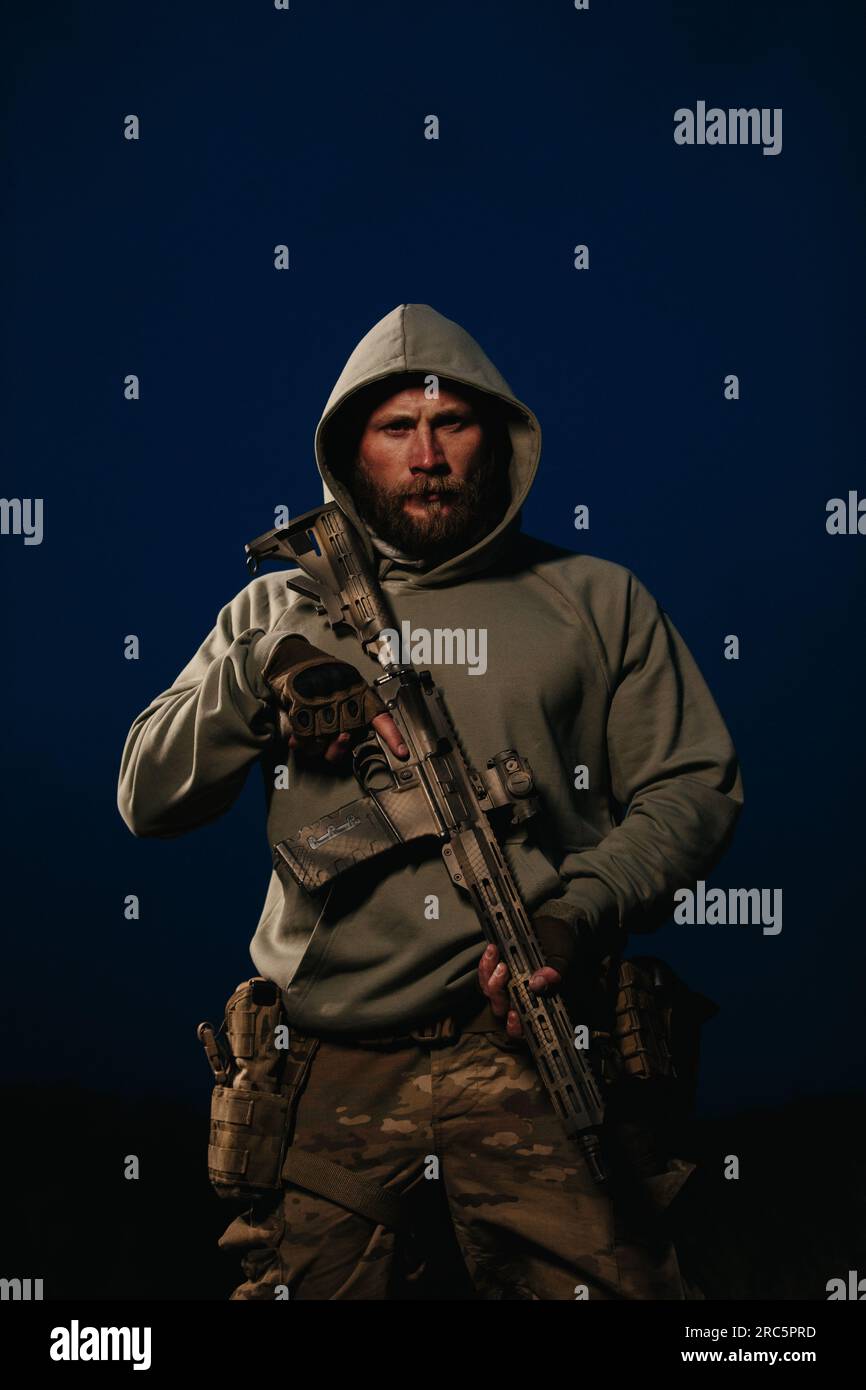 Soldier posing hi-res stock photography and images - Alamy