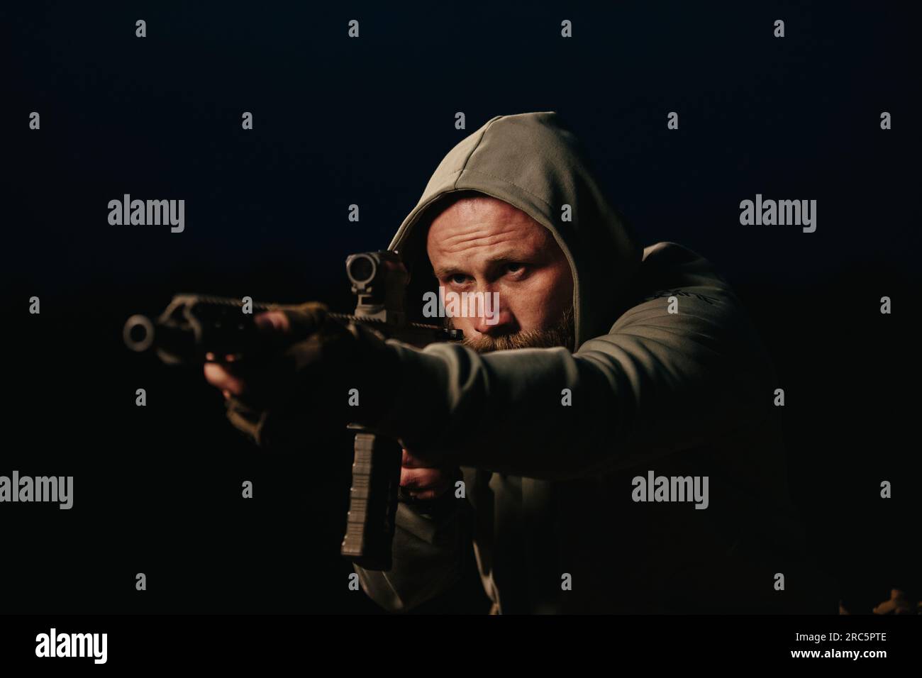 Young soldier rifle hi-res stock photography and images - Alamy