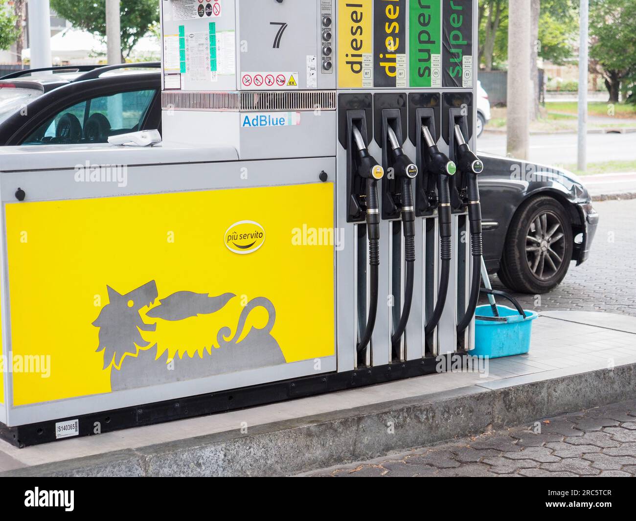 Car gas fill italy hi-res stock photography and images - Alamy