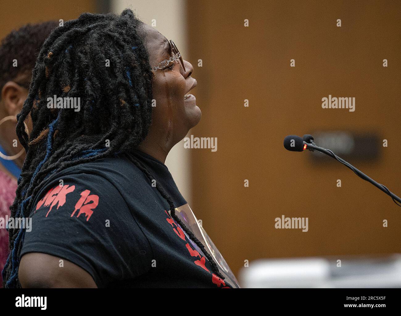Leneal Frazier's daughter Lanesha Frazier cries as she addresses Judge ...