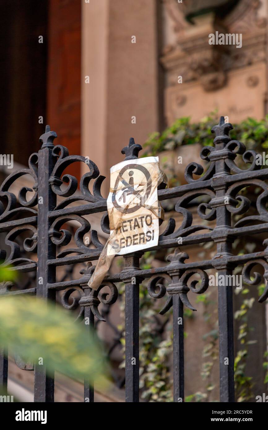 Prohibition italy road sign hi-res stock photography and images - Alamy