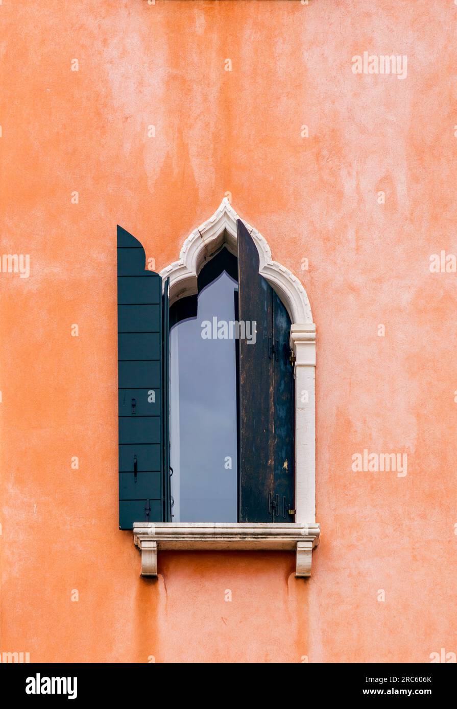 Typical venetian style window, architectural detail from Venice, Veneto ...