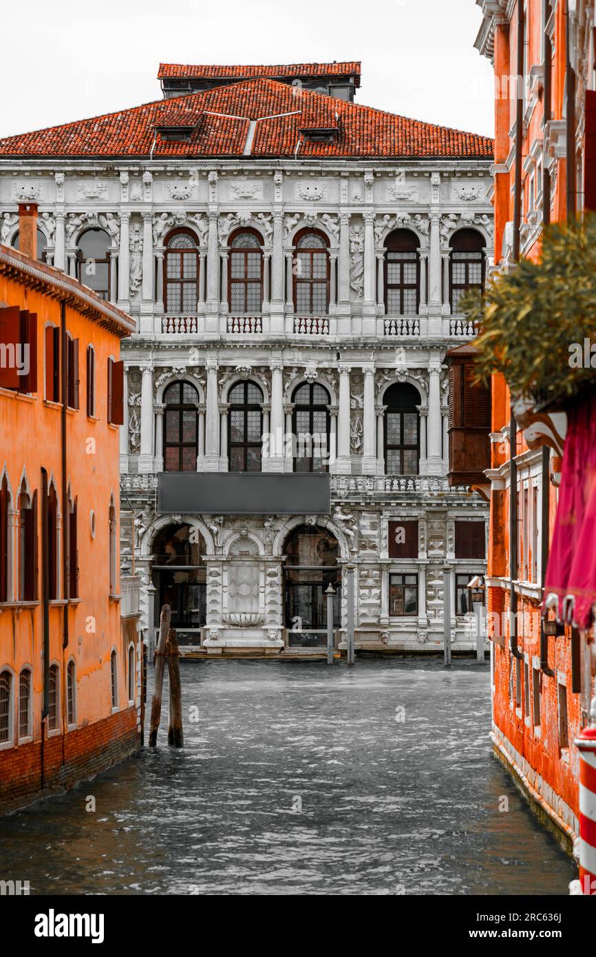 Beautiful canals and traditional Venetian buildings in Venice, Veneto ...