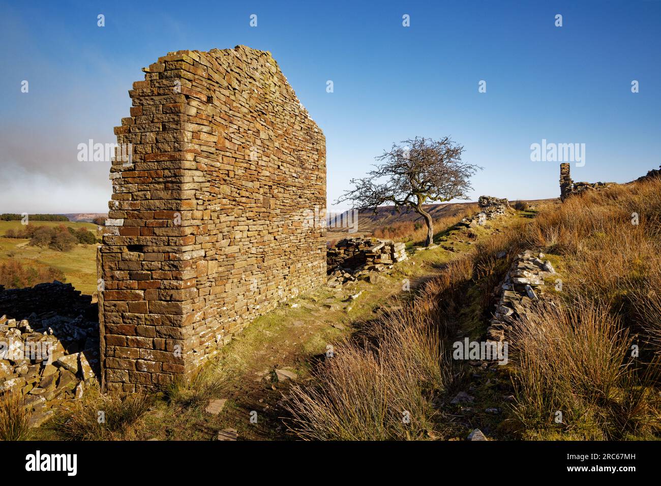 Ruined drystone buildings hi-res stock photography and images - Alamy