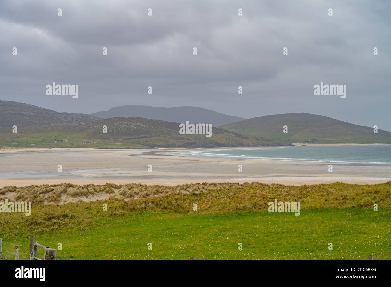 The beach at Luskentyre The Isle of Harris Stock Photo - Alamy