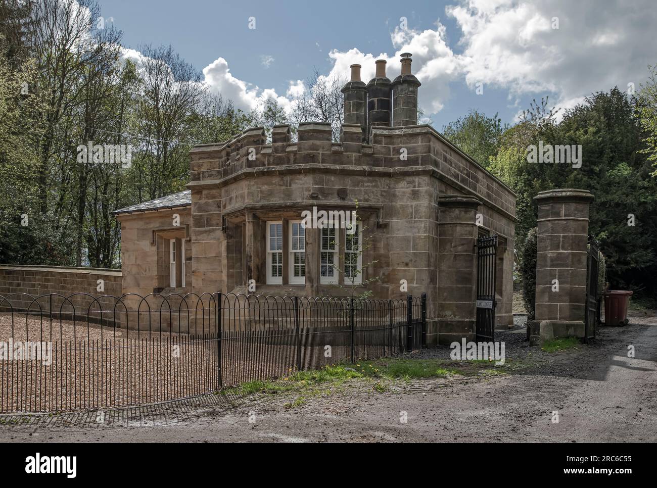 Dunmore park castle hi-res stock photography and images - Alamy