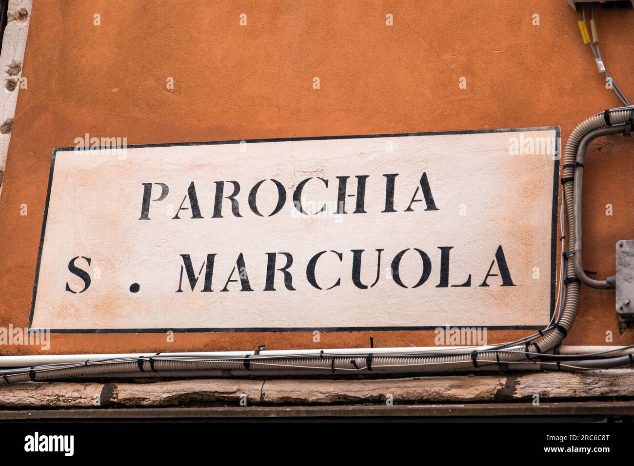 Old building venice with directional sign hi-res stock photography and ...
