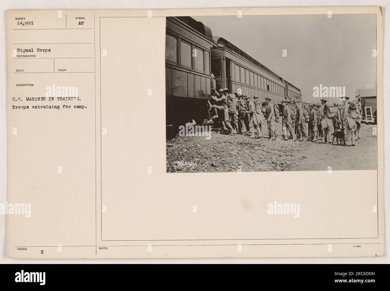 Troops boarding trains hi-res stock photography and images - Alamy