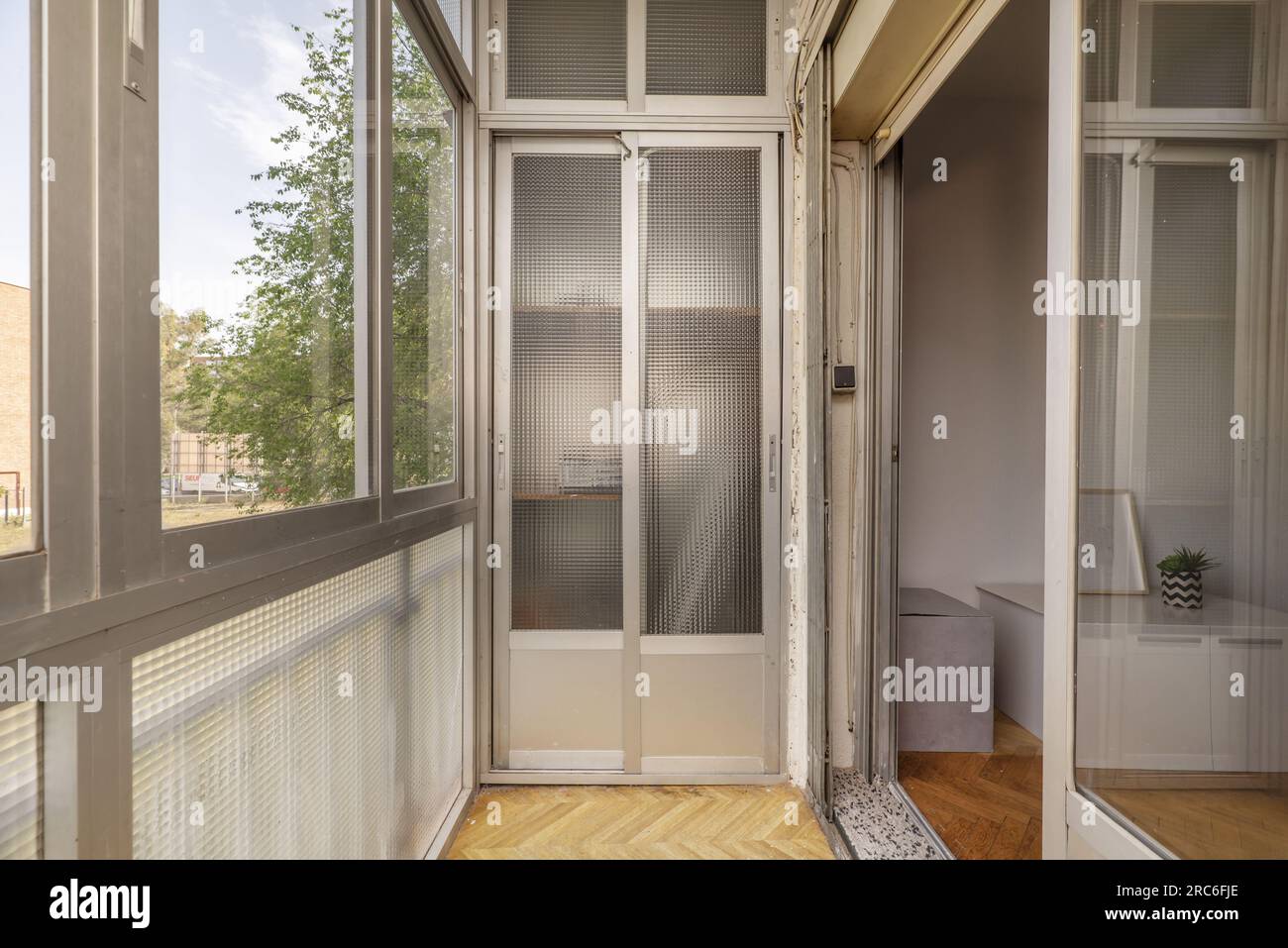 Glazed terrace with gray aluminum enclosure and access to the living ...
