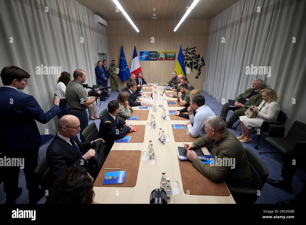 Nato conference table hi-res stock photography and images - Alamy