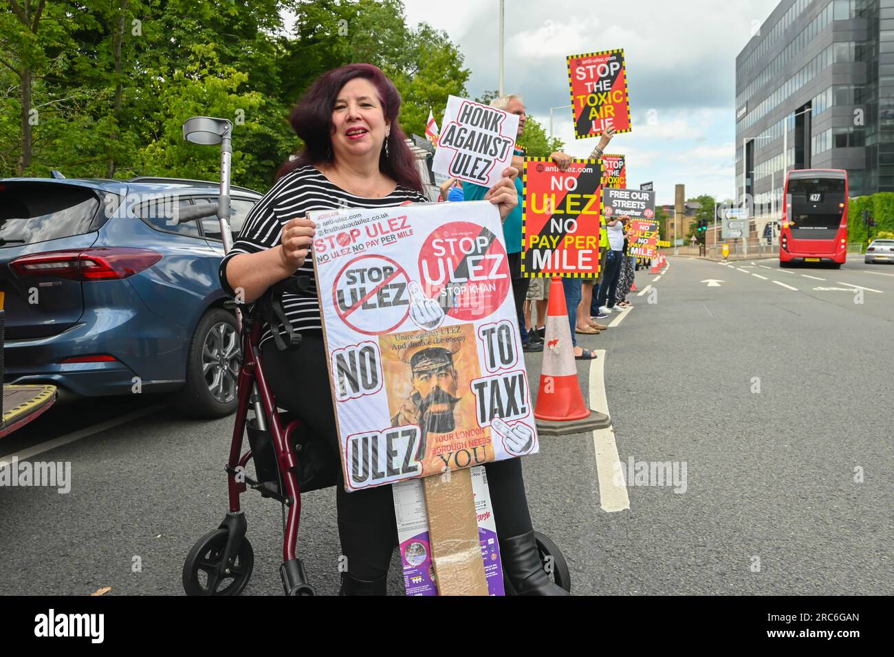 Stop the ulez hi-res stock photography and images - Alamy