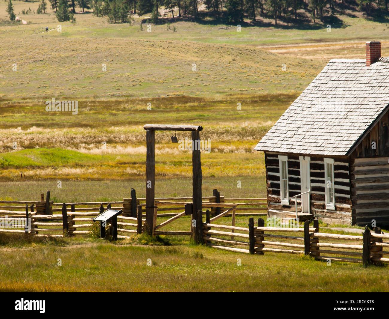Rustic log cabin on the farm Stock Photo - Alamy
