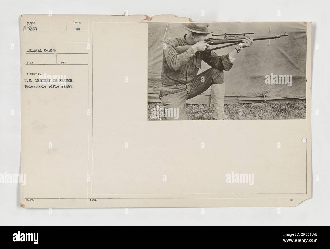 U.S. Marines in France during World War I utilize a telescopio rifle ...