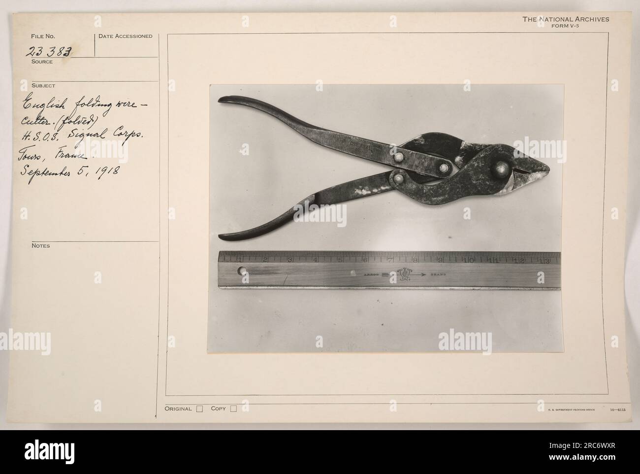 English folding wire cutter hi-res stock photography and images - Alamy