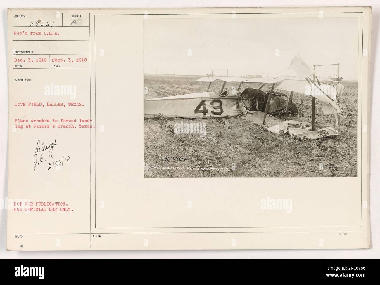 WWI plane wrecked during a forced landing at Farmer's Branch, Texas ...