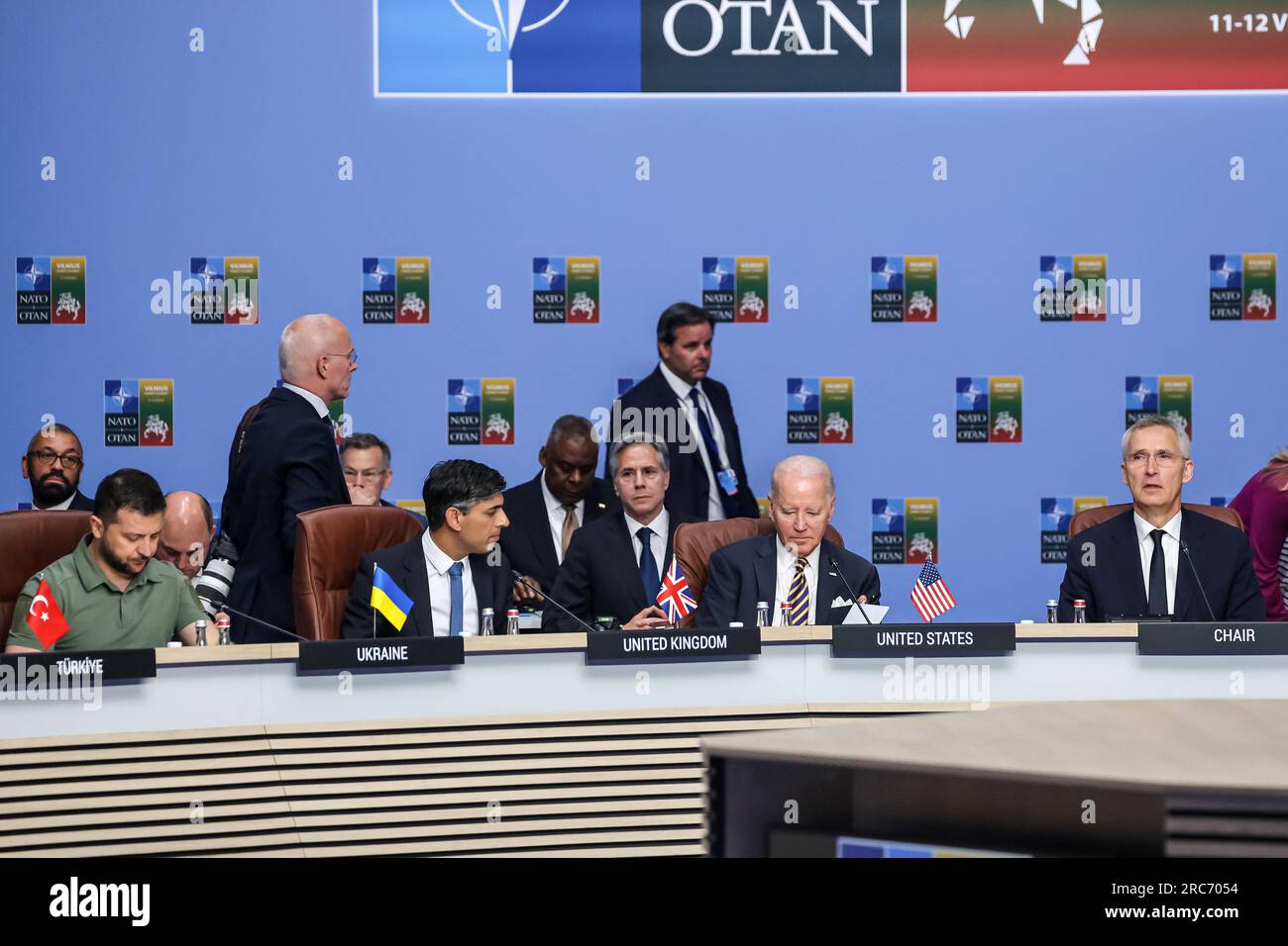 Nato conference table hi-res stock photography and images - Alamy